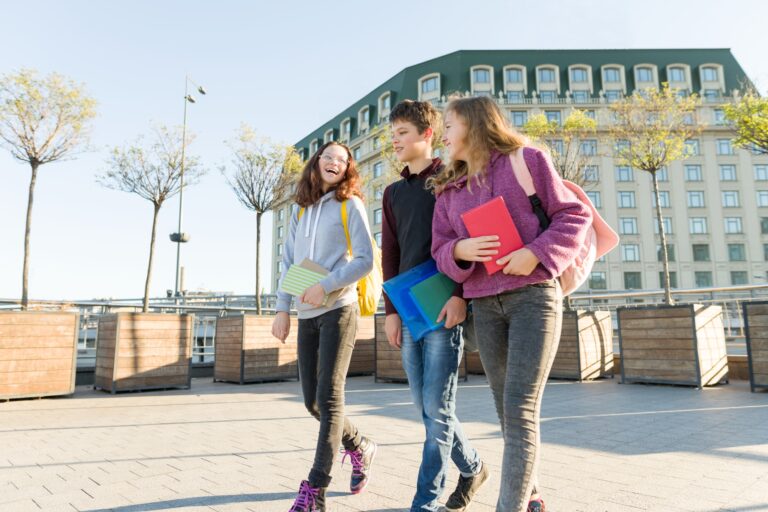 À quelle heure commencent les cours au collège : tout ce que vous devez ...